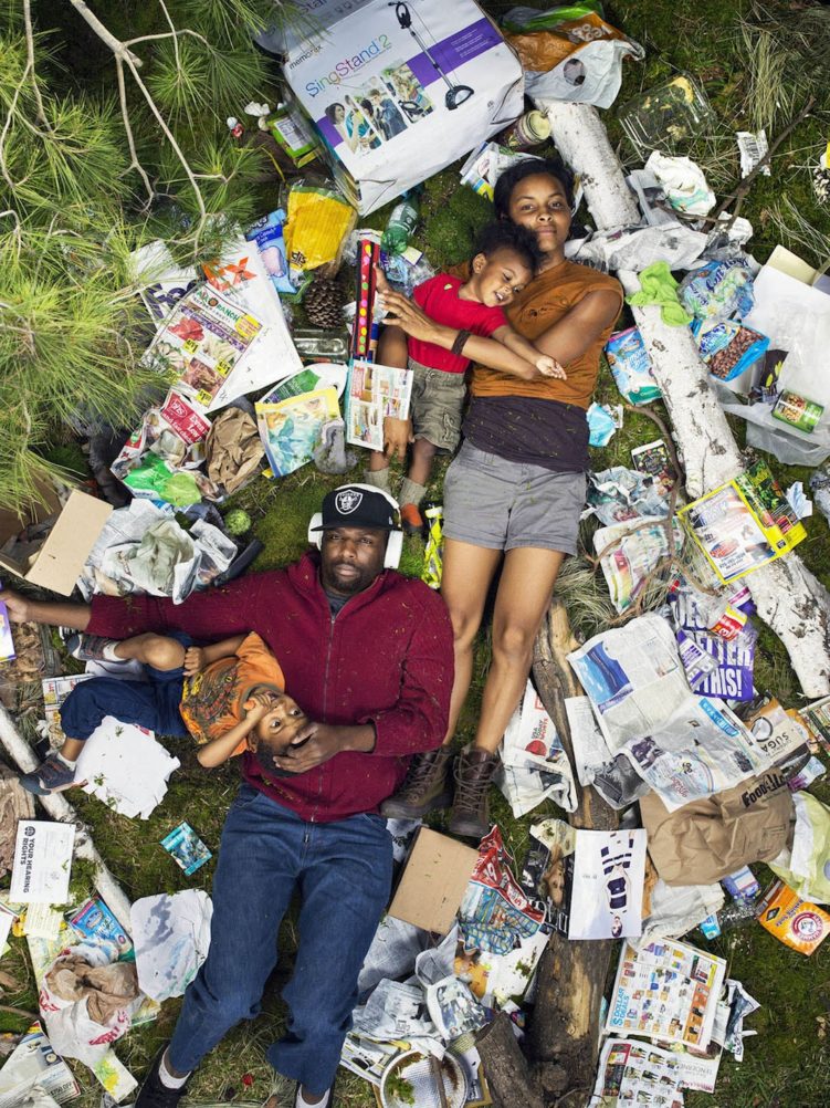 7 Days of Garbage, des photographies d'américains allongés au milieu de ...