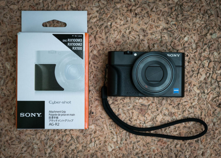 Le grip Sony AG-R2, un accessoire indispensable pour le Sony RX100