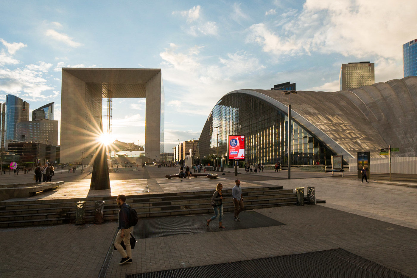 Visite du Toit de L'Arche de la Défense, un espace de 1200m² dédié au ...