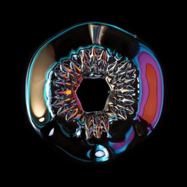 « Magnetic Radiation » de Seb Janiak : les forces primaires qui ont ...