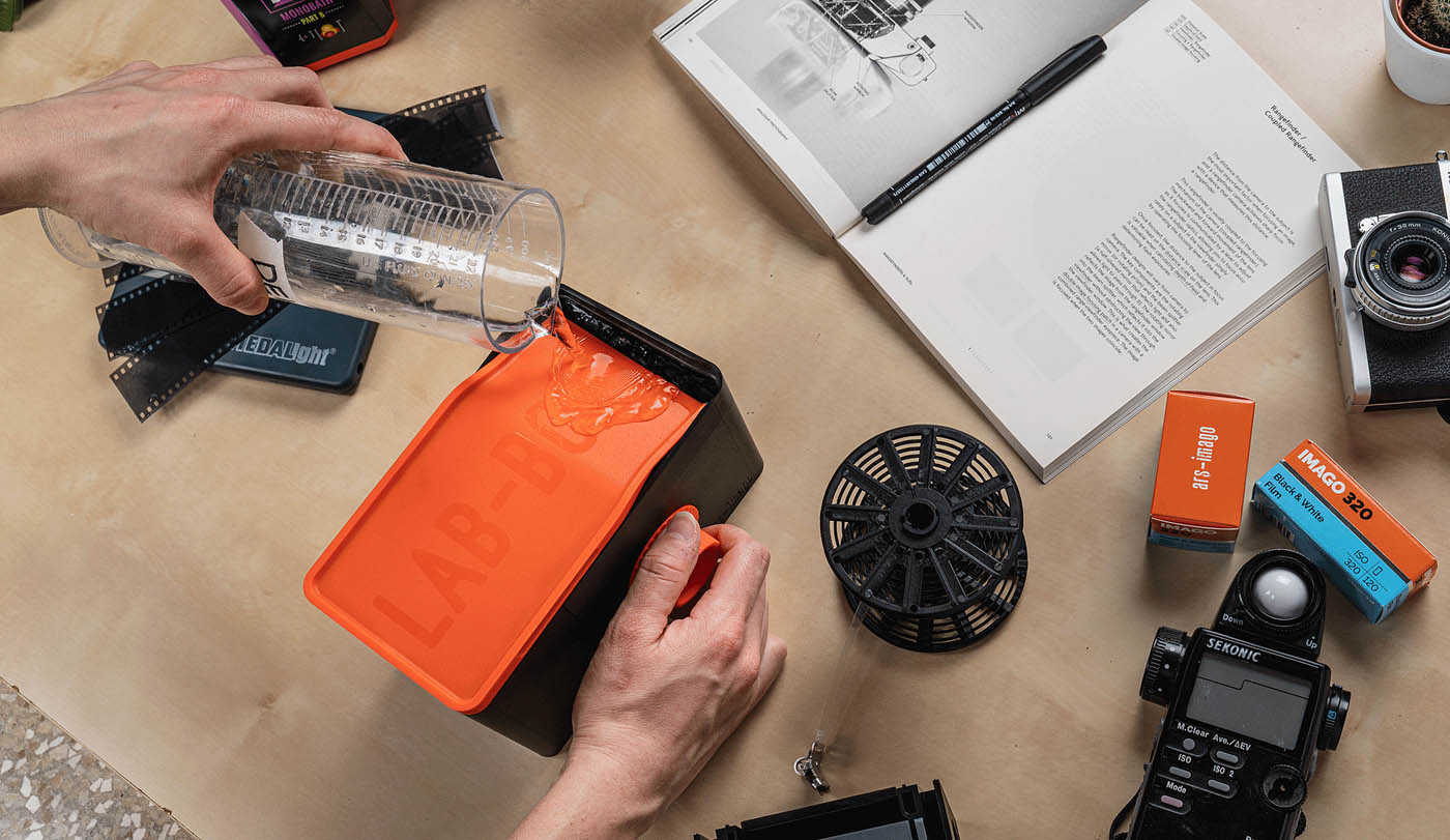 LAB-BOX : une boîte ingénieuse pour développer ses négatifs 135 et 120 ...