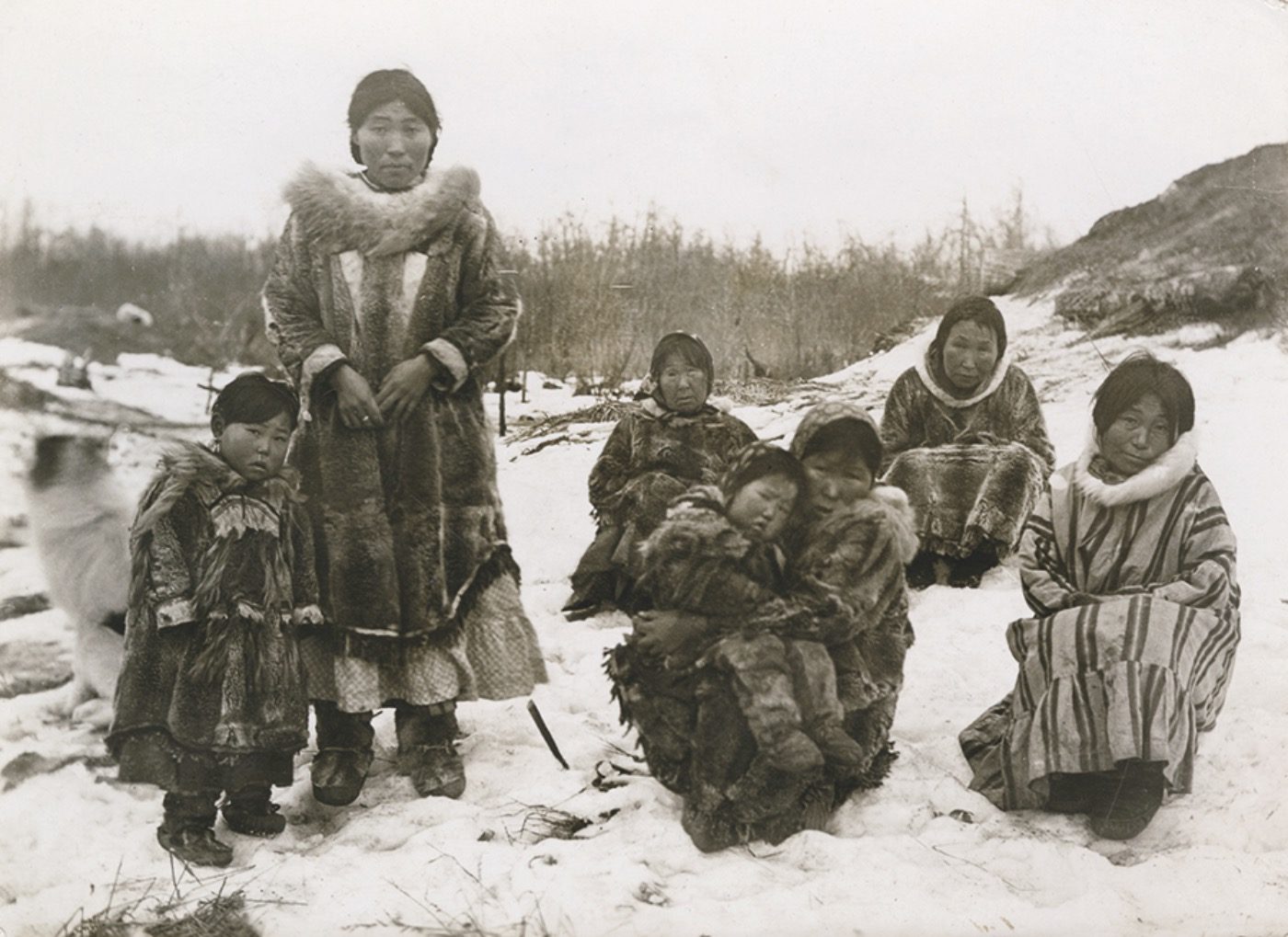 Un voyage d'exploration photographique dans le monde inuit des années ...