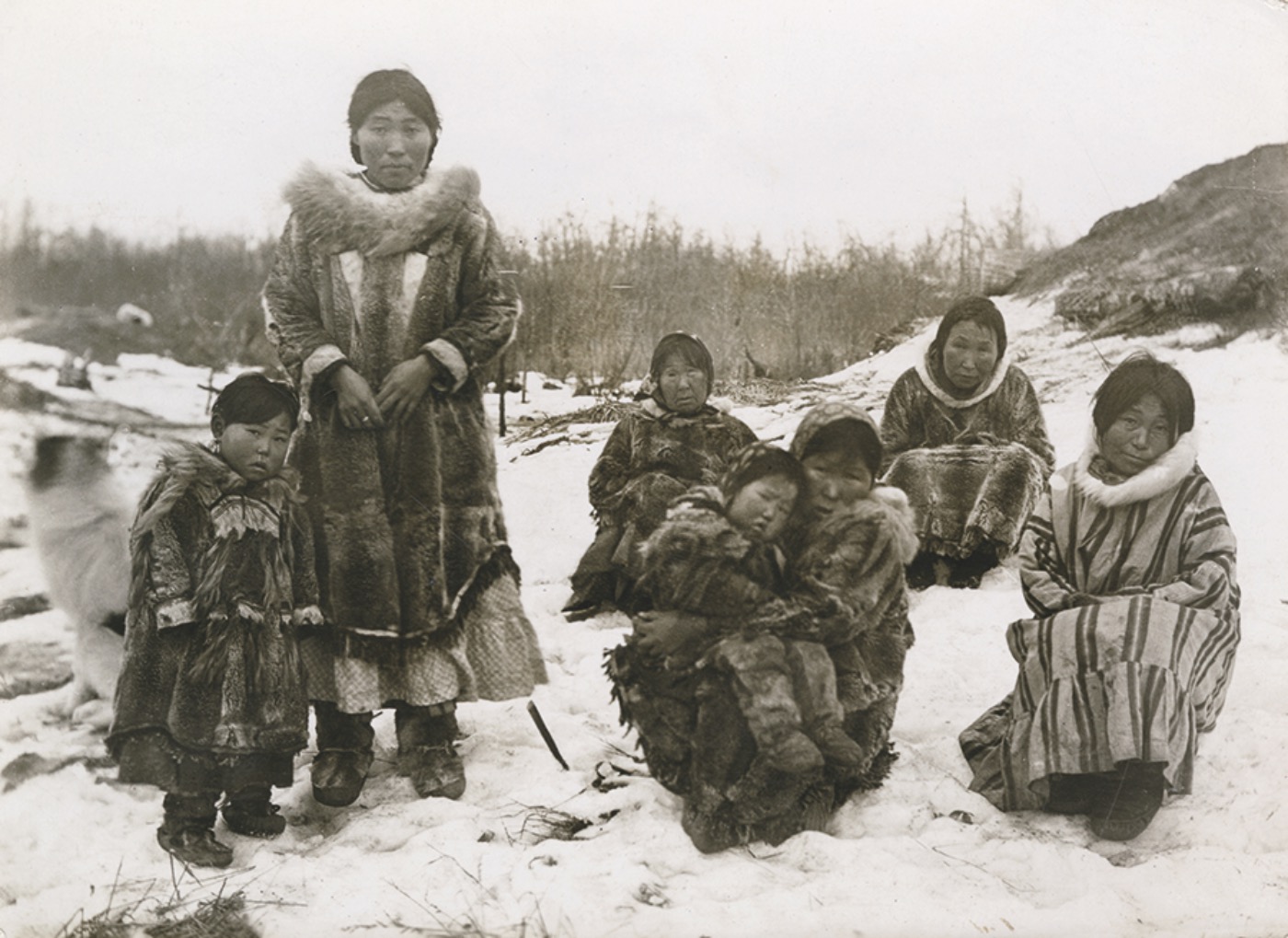 Un voyage d'exploration photographique dans le monde inuit des années ...