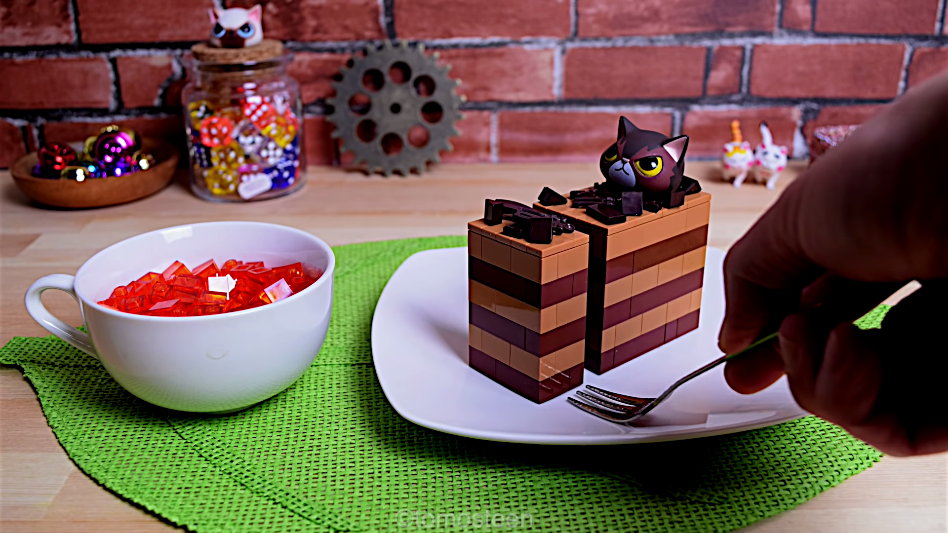 Vidéo : un gâteau au chocolat en stop-motion à base de briques Lego