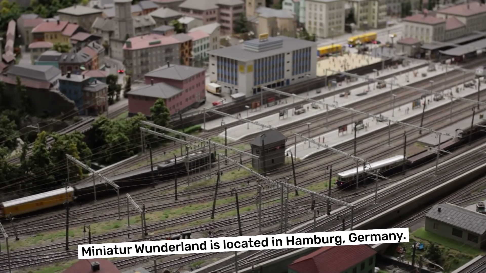 Vidéo : un incroyable train miniature joue de la musique classique et ...