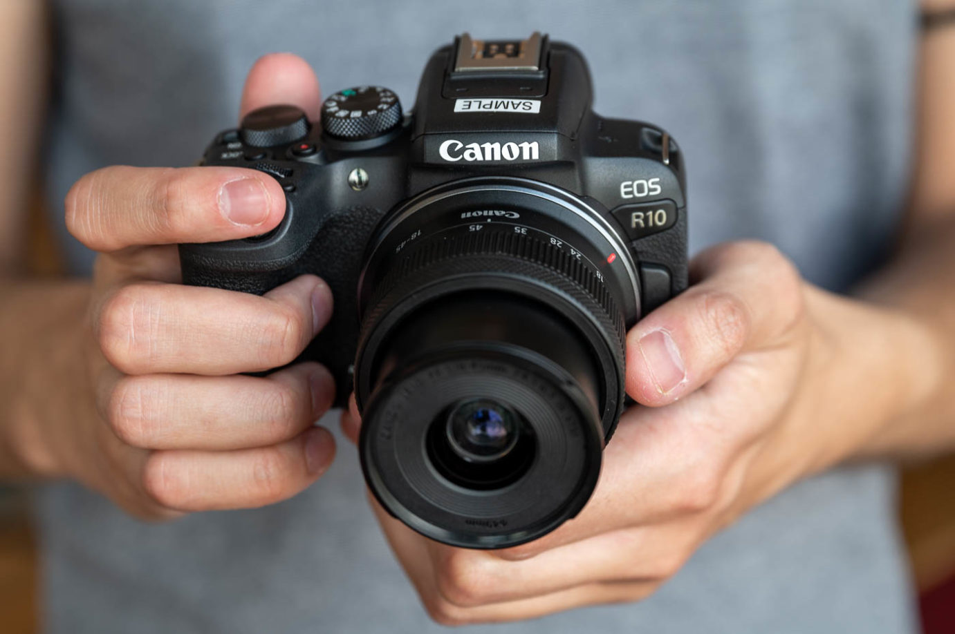 Canon EOS R10 : l’hybride APS-C léger, compact et équilibré