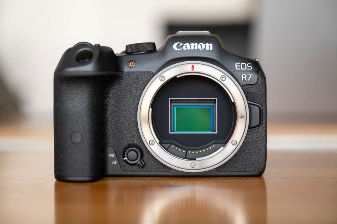 Canon EOS R7 : le nouvel hybride sportif APS-C à capteur 32 Mpx stabilisé