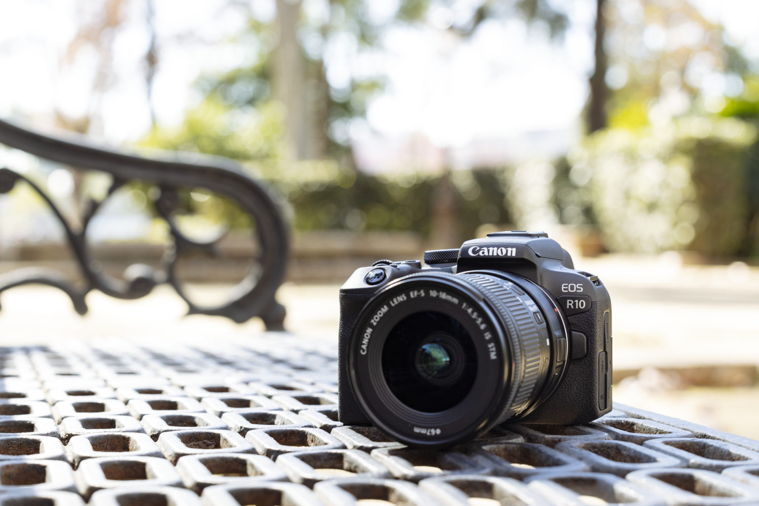 Canon EOS R10 : l’hybride APS-C léger, compact et équilibré