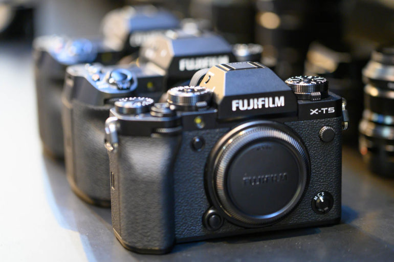 Comparatif : Fujifilm X-T5 vs X-H2 vs X-H2S, quel hybride choisir en photo / vidéo