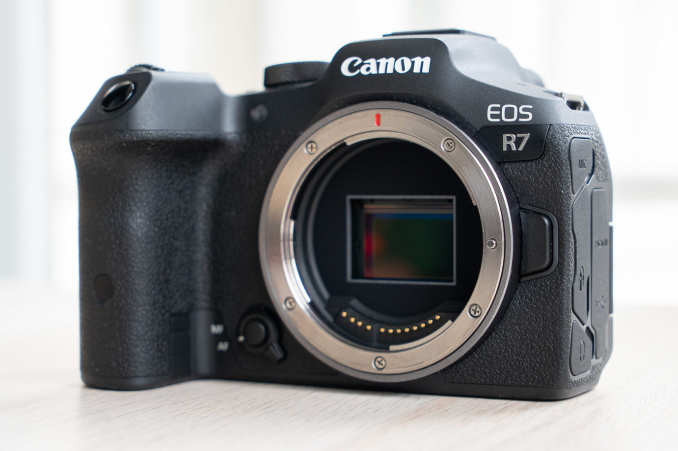 Test Canon EOS R7 : l'hybride APS-C réactif et séduisant