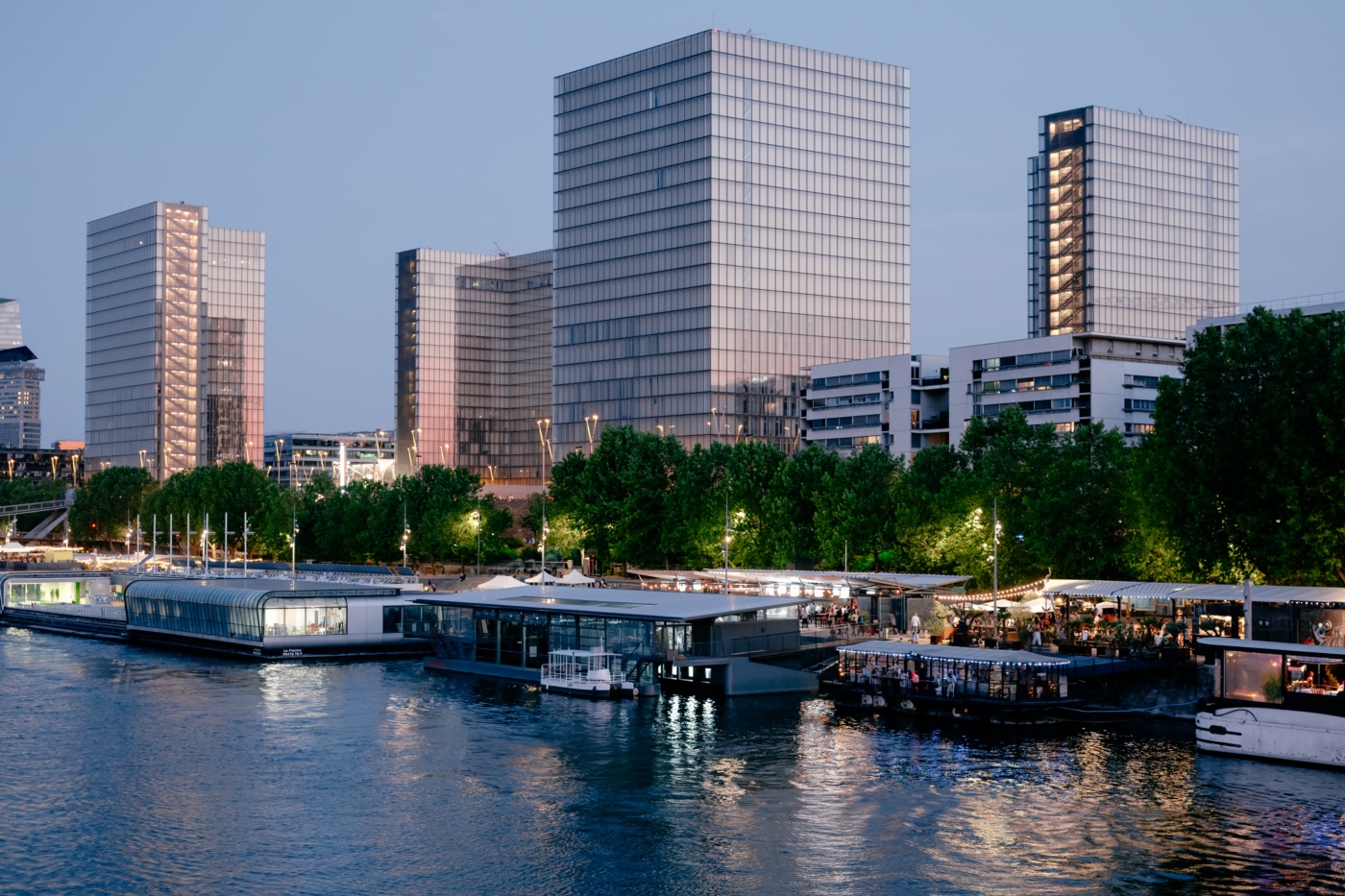 Quai de la Photo : la péniche dédiée à la photo contemporaine ouvre ses ...