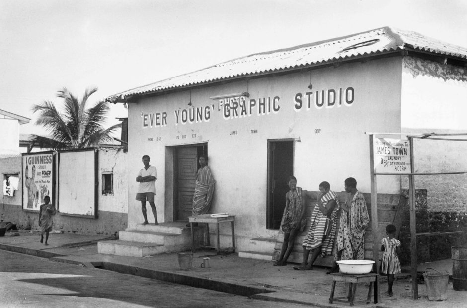 "Studio of Life" de James Barnor : le Ghana post-colonial au Fotomuseum ...