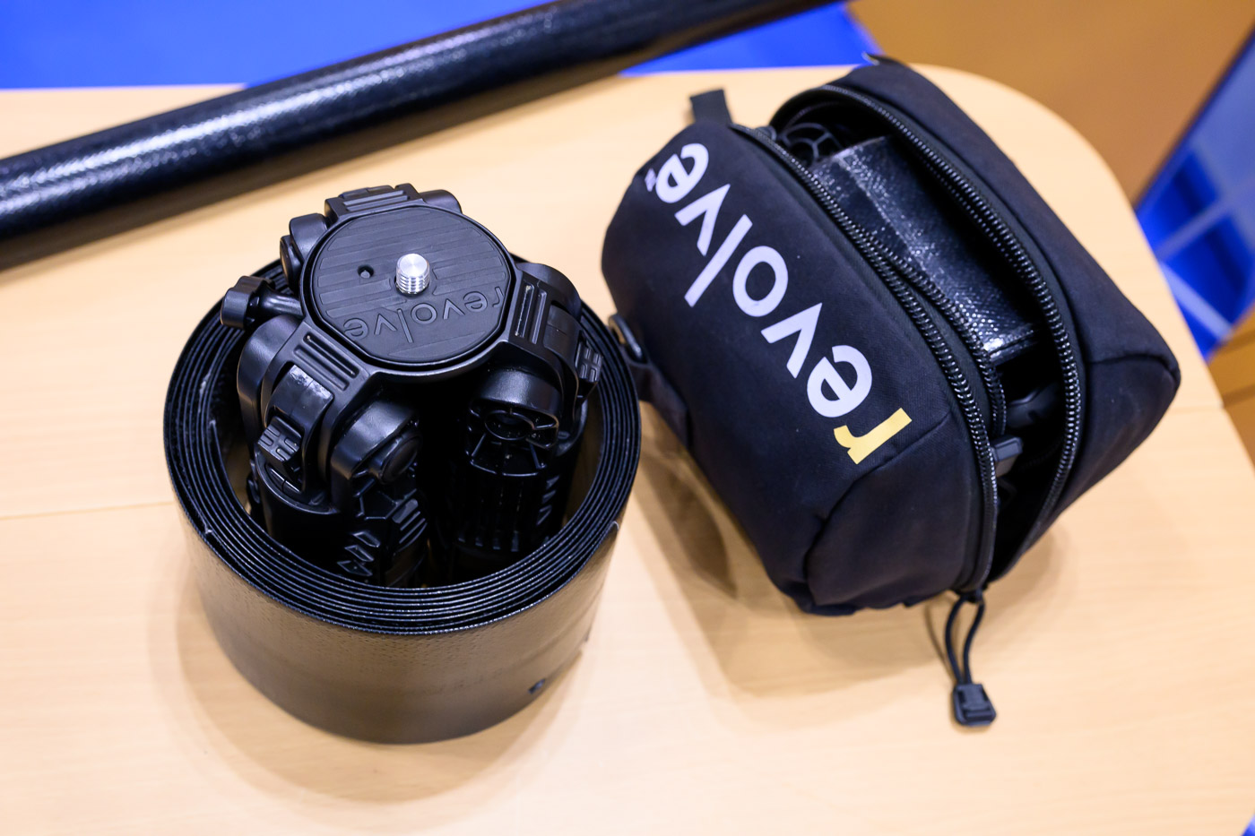 Revolve Tec Ultra Compact Tripod : un trépied enroulable et résolument atypique