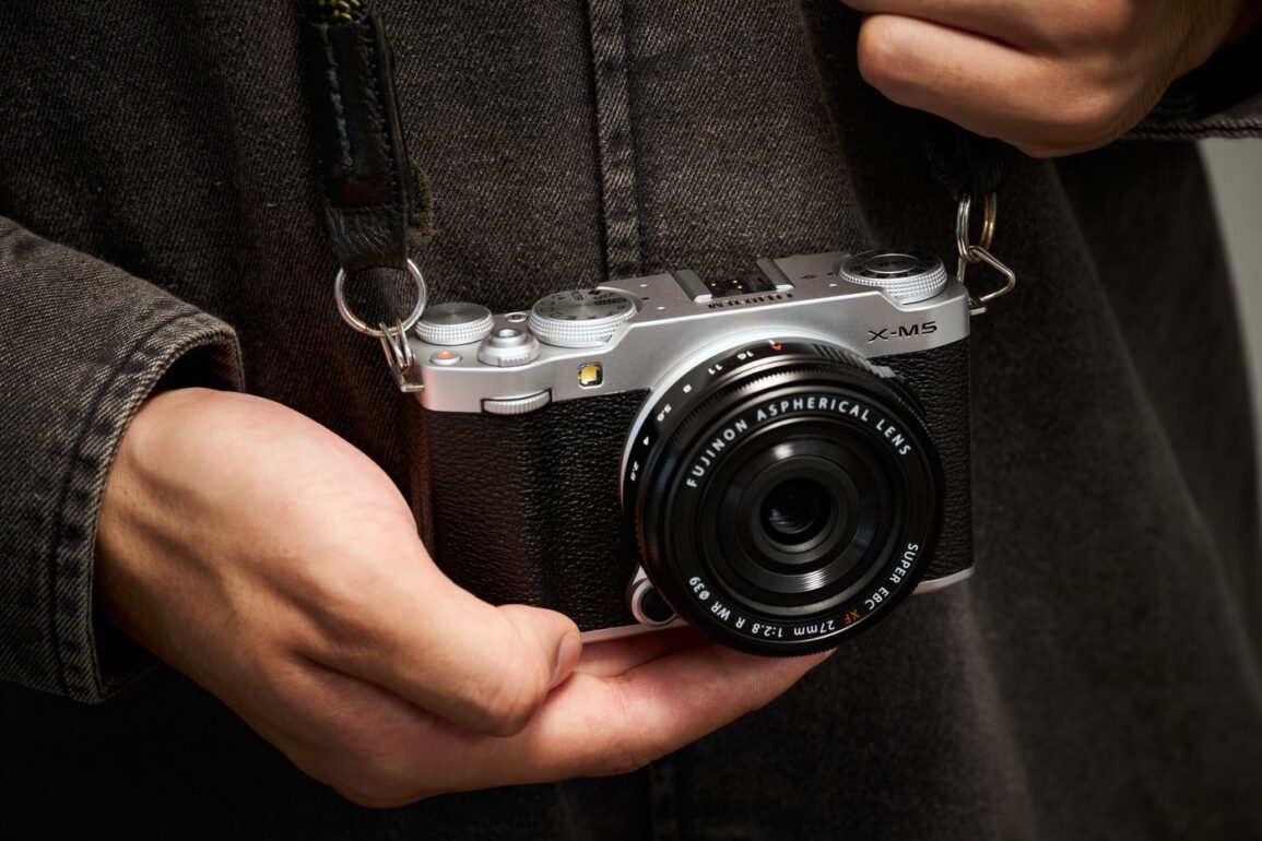 Fujifilm X-M5 : l’hybride APS-C au style rétro, compact et abordable