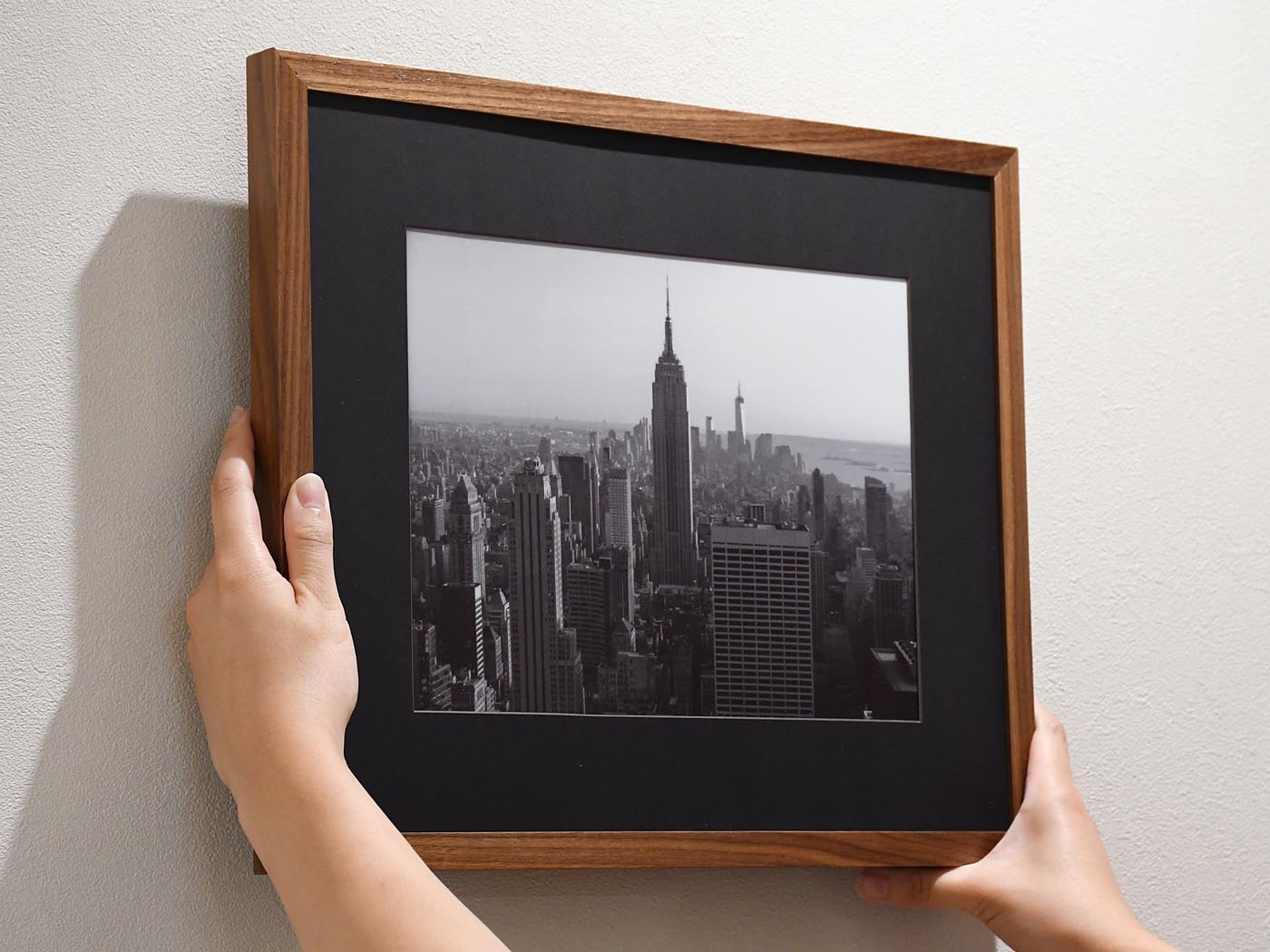 Galari: an e-ink photo frame, currently on Kickstarter