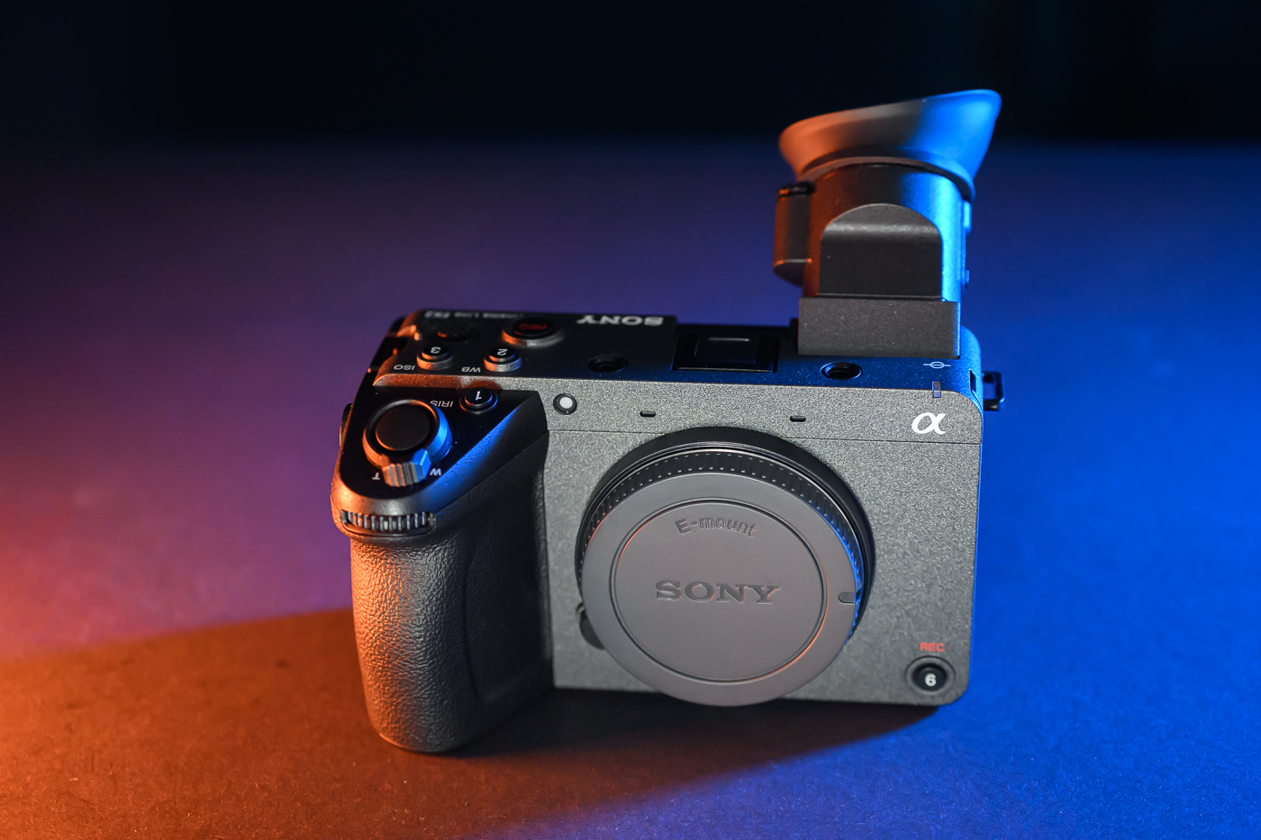 Sony FX2 : un A7 IV taillé pour la vidéo, avec un viseur orientable