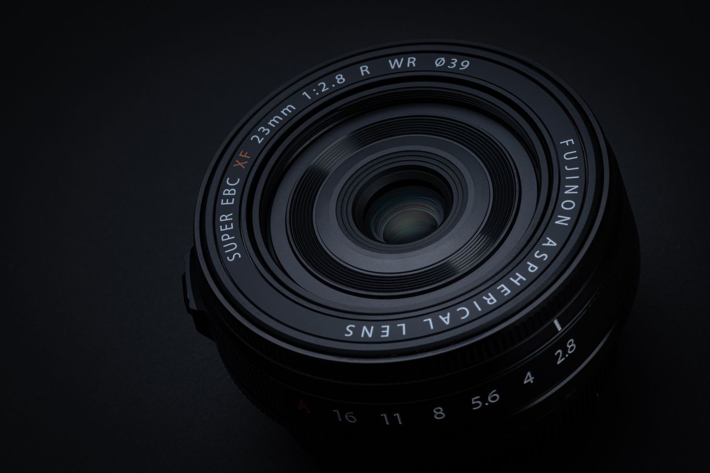 Fujinon XF 23 mm f/2,8 R WR : l'objectif pancake très attendu